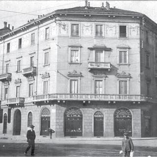 La Milano di Cima in Vespa: 1915 Largo Donegani - Experience | CIMA1915